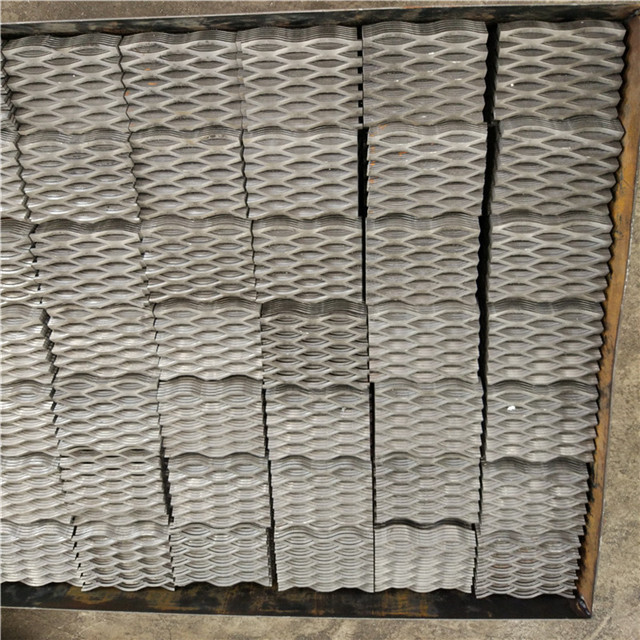 Diamond Shaped Expanded Metal Perforated Steel Screen Mesh Heavy Duty