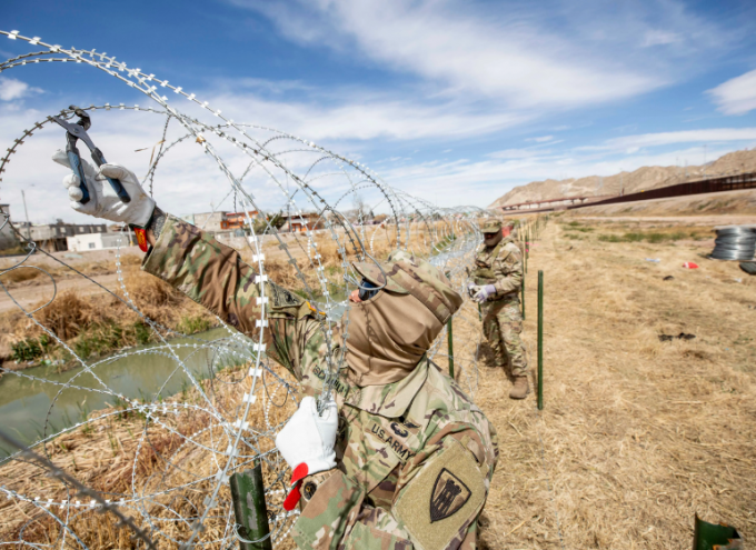 Defensive Barrier Constantine Wire CBT60 CBT65 Concertina Coil Fencing