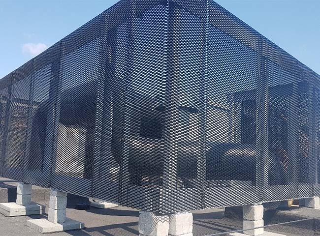 Expanded Metal Machine Guard – Safety Barrier Between Workers and Machines